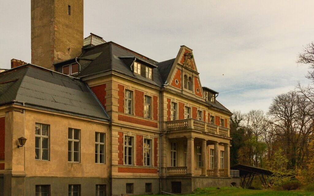 Queen’s Gambit orphanage is German Jewish-built castle that was seized ...