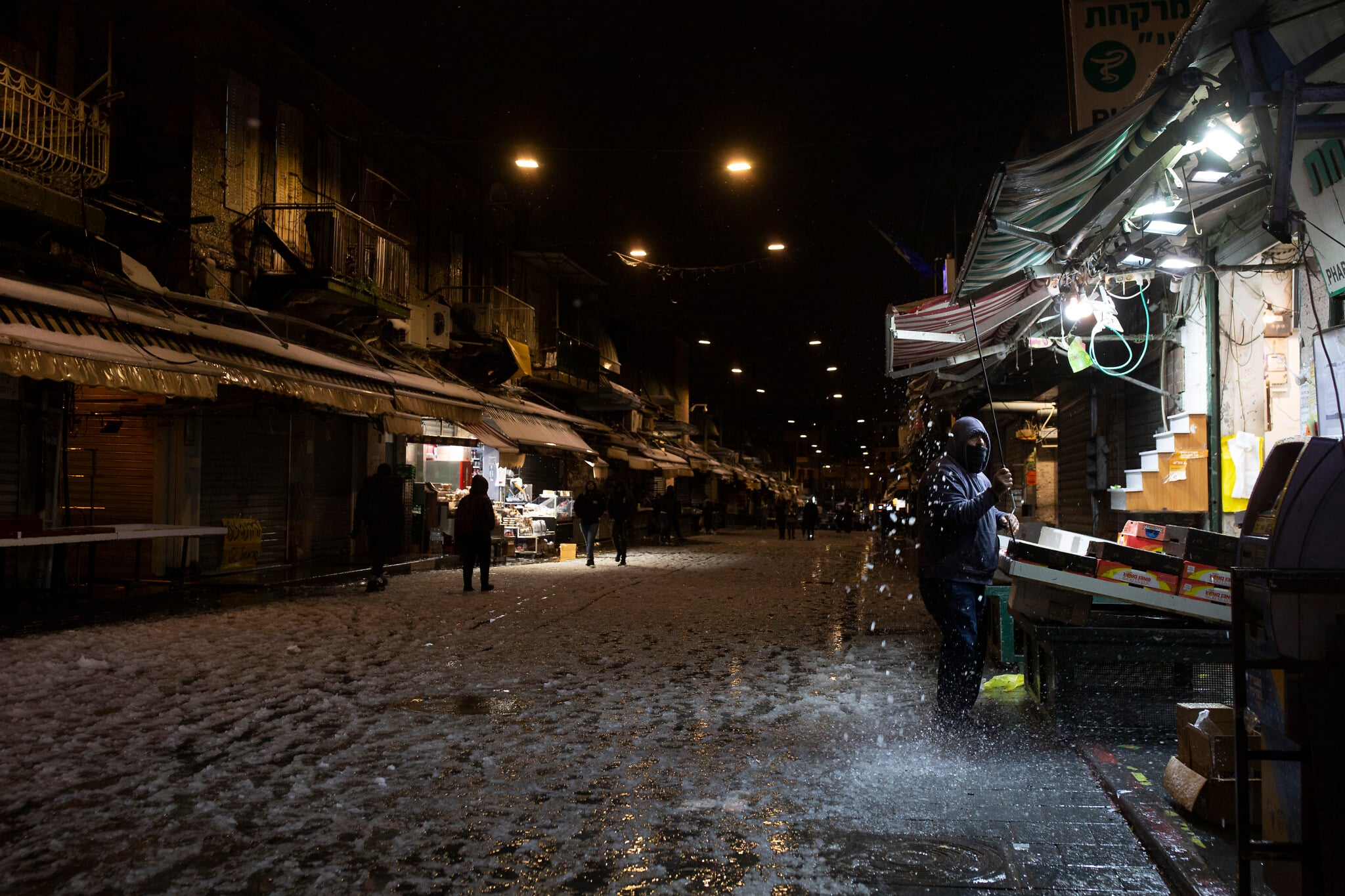 Snow-dusted Jerusalem braces for further downfall on coldest night of ...