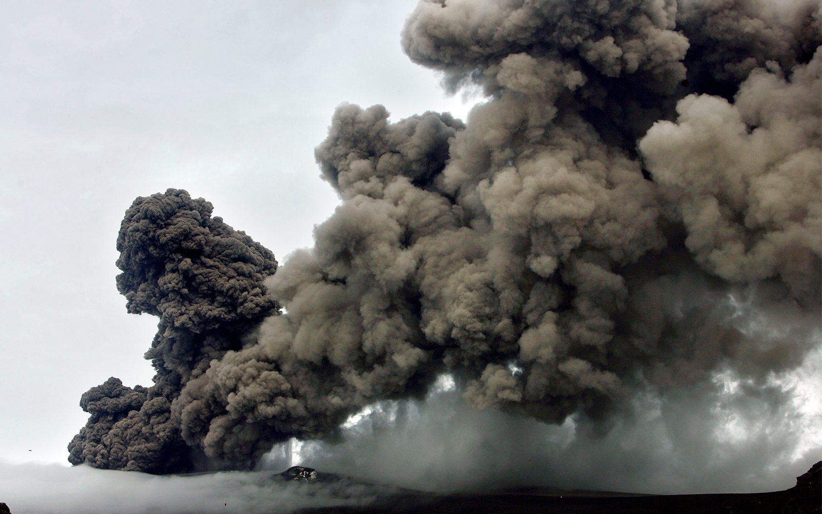 Icelandic volcano subsiding after first eruption in 900 years | The ...