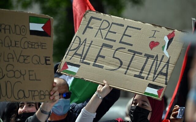 Israeli flags ripped, walked on as thousands attend protests in ...