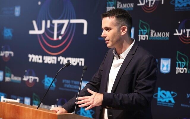 Israel unveils chosen space experiments, from battery cells to leukemia ...
