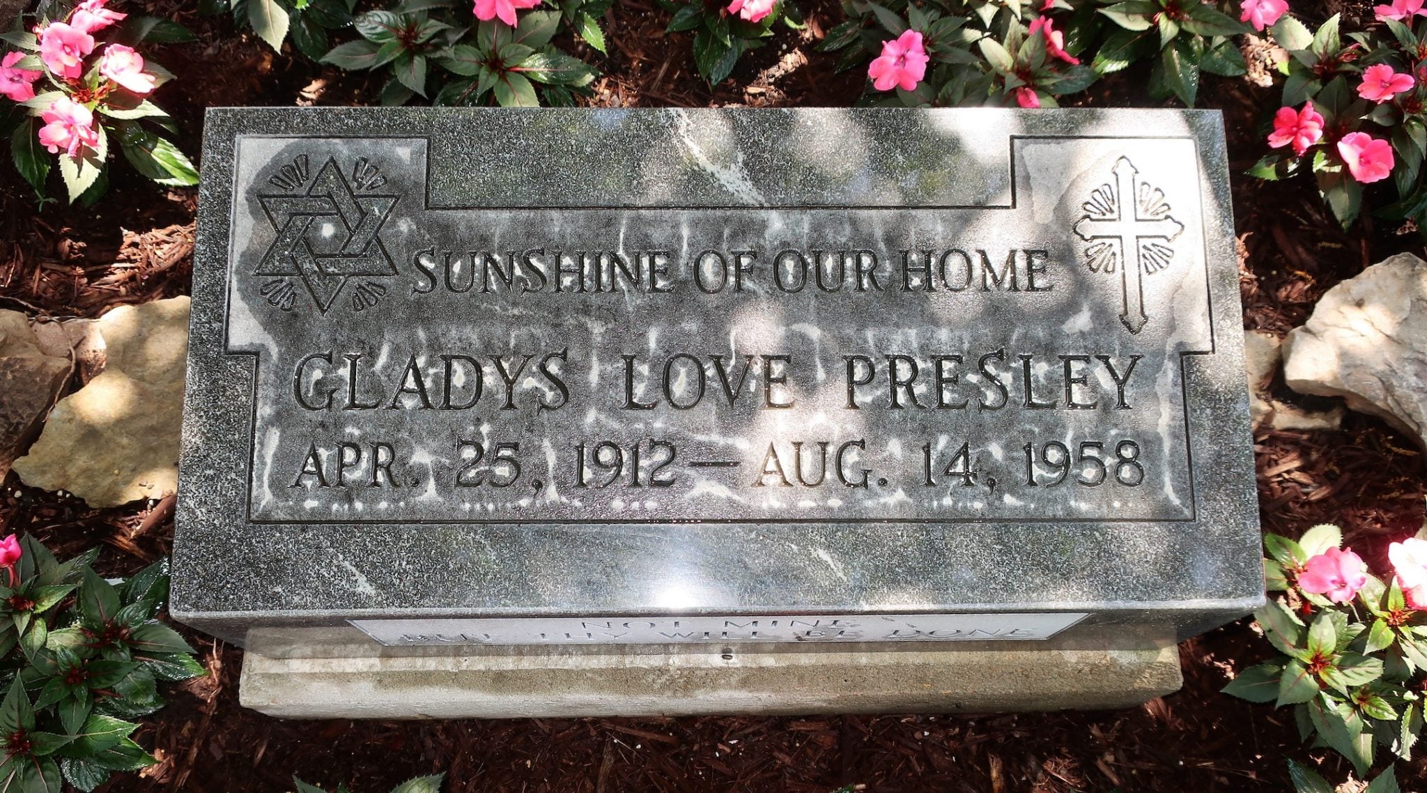 Display of mother's Star of David headstone revives talk of Elvis's ...