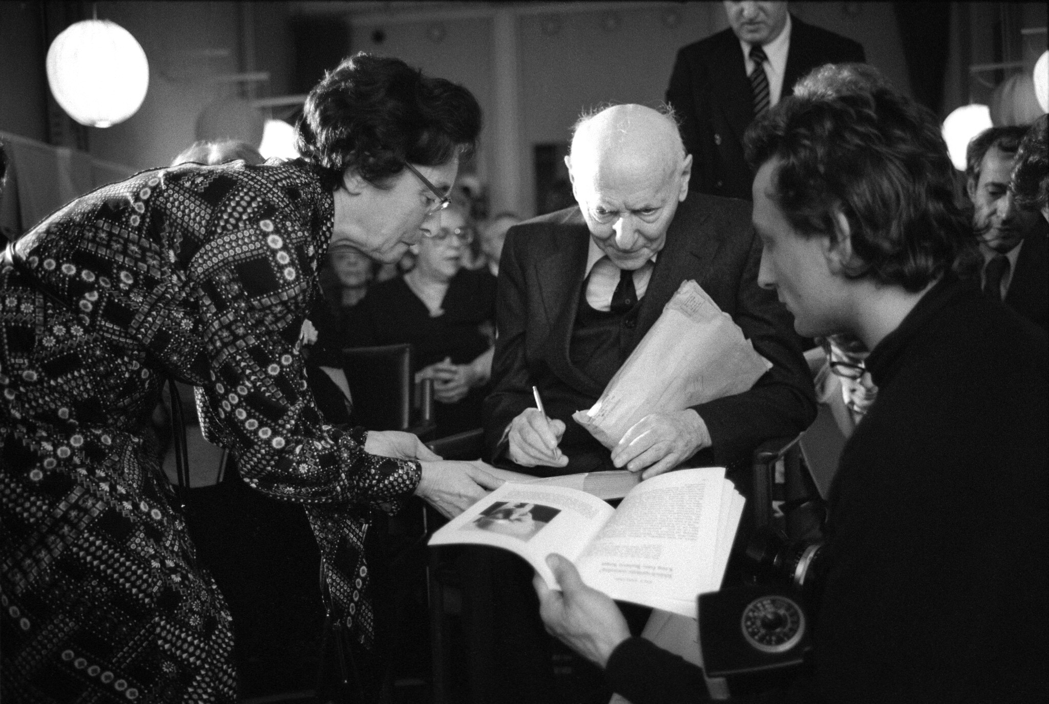 How Wikipedia warriors made 'Polish writer' Isaac Bashevis Singer ...
