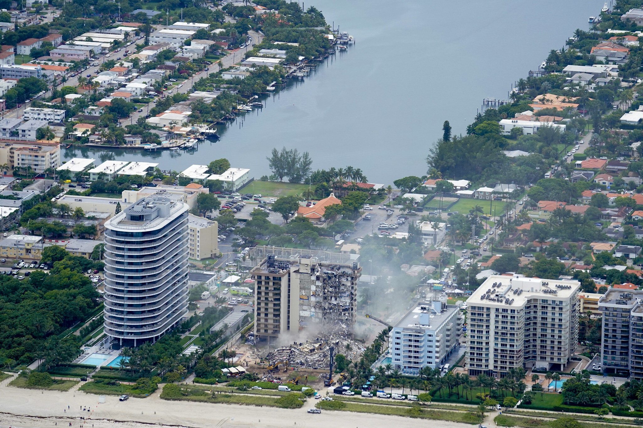 Florida Jewish community prays for miracles after condo collapse | The ...