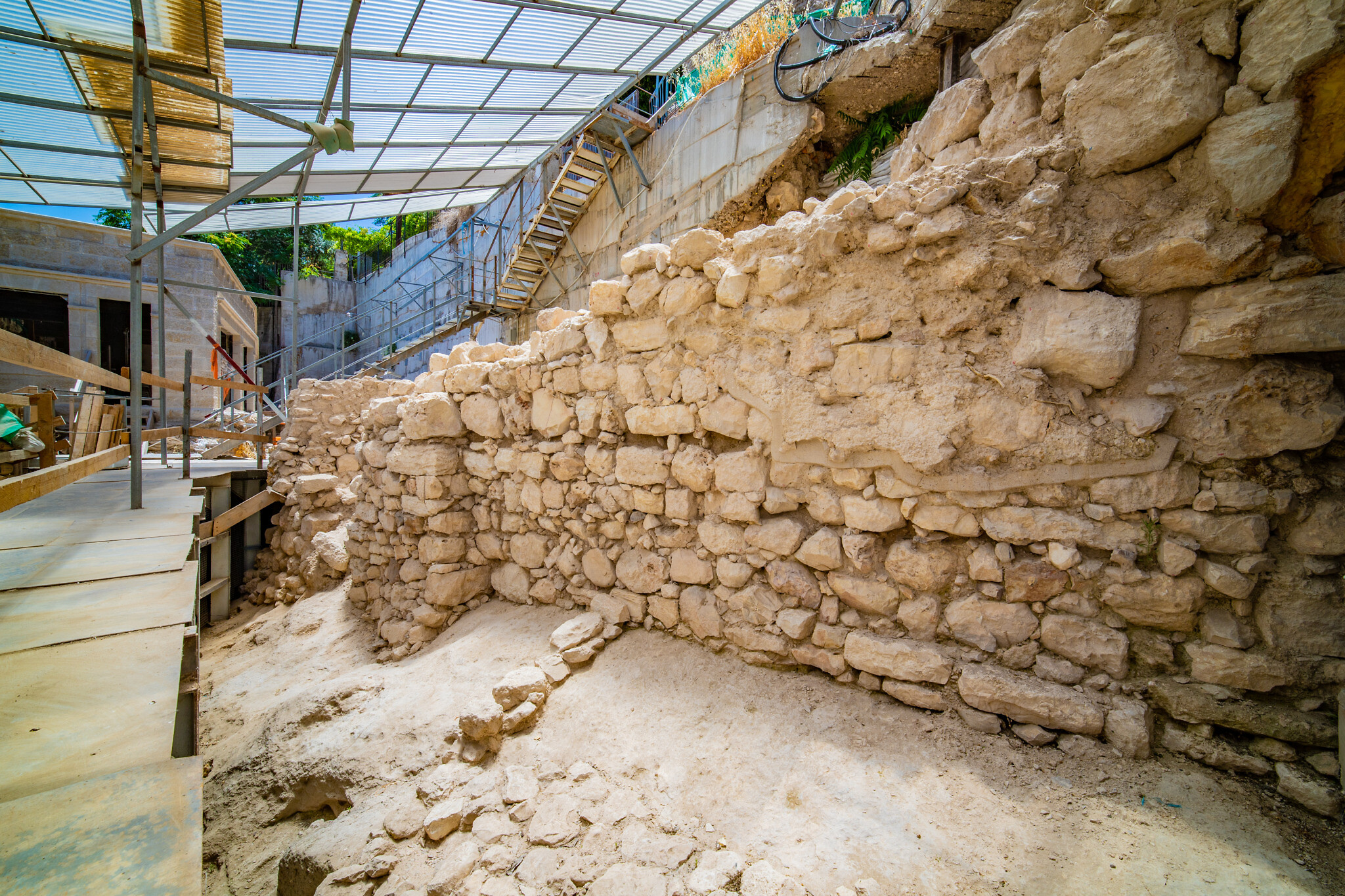 First Temple-era walls, razed in biblical account, found unbreached in ...