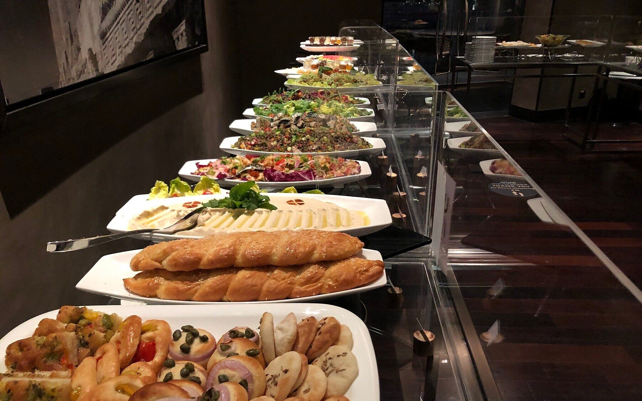 Abu Dhabi ruler went out of his way to ensure kosher food for Lapid ...