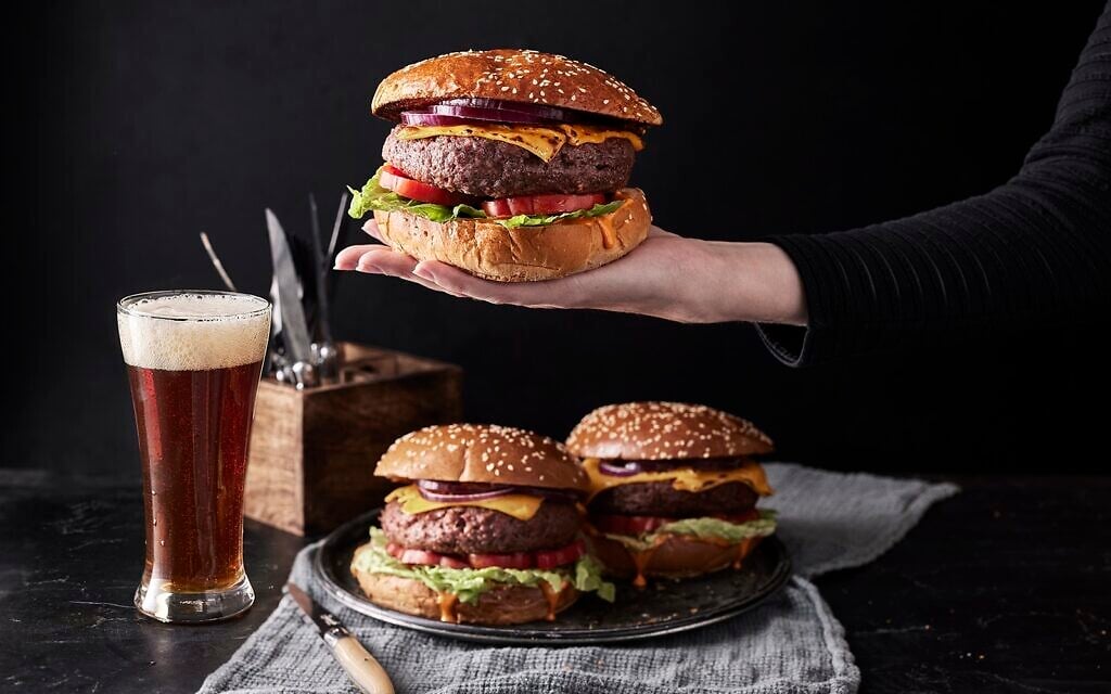 At sizzling event, Israel's Redefine Meat launches its 3-D cow ...