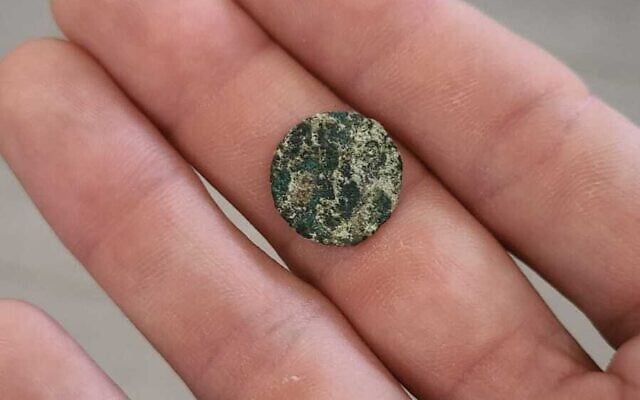 Girl finds 1,500-year-old coin at Talmud-era Jewish village in northern ...
