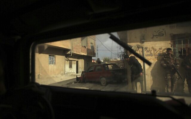 IS using hundreds of minors as human shields as Syrian prison standoff ...