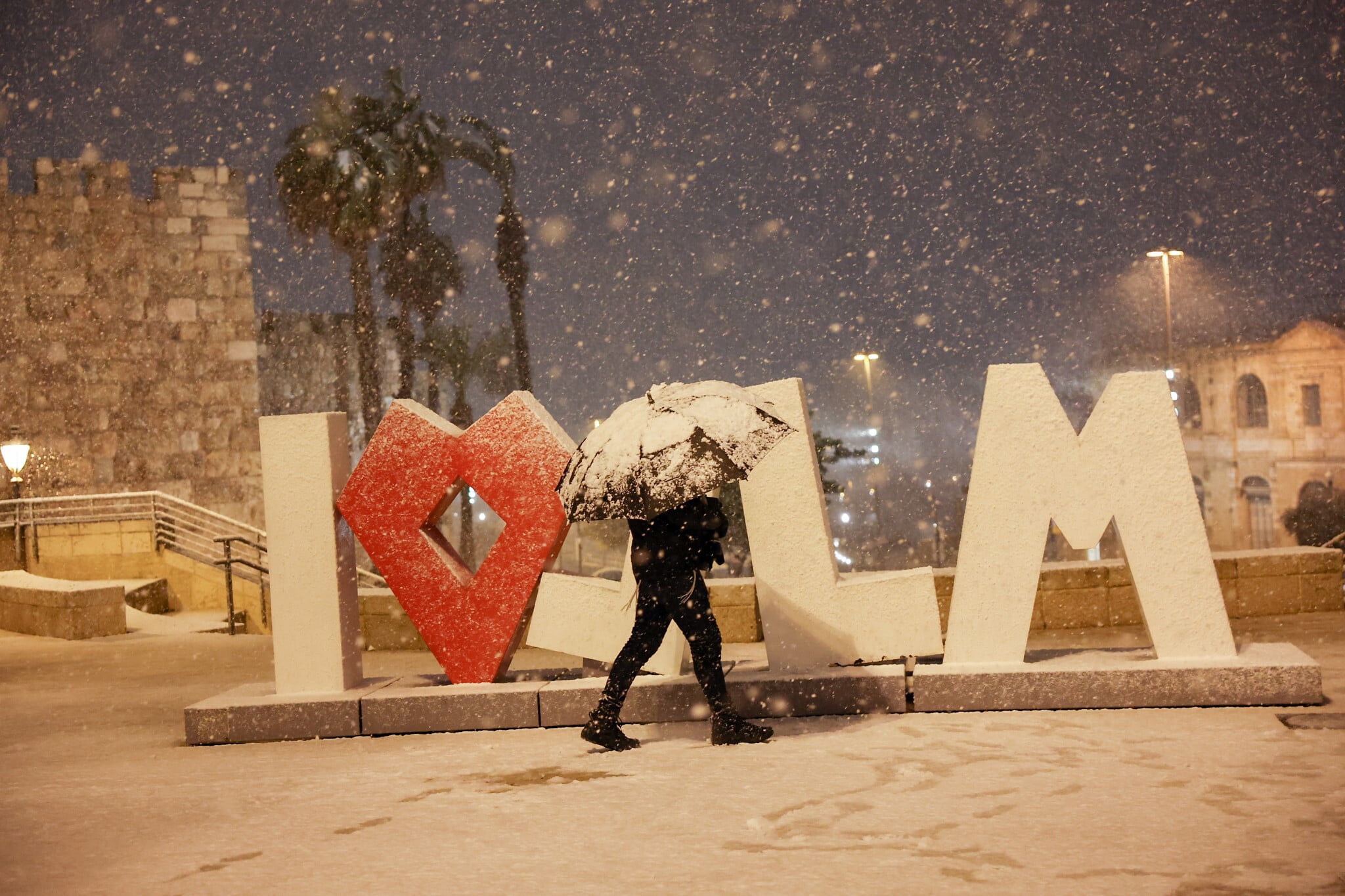 Snowfall overnight in Jerusalem closes main highways to capital | The ...