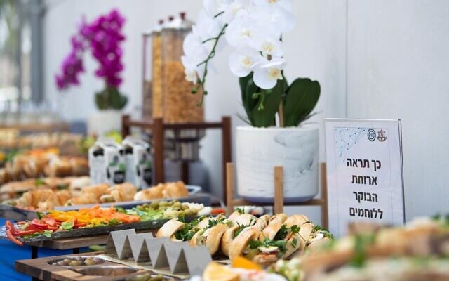 IDF to overhaul soldiers' food by renovating mess halls, putting ...