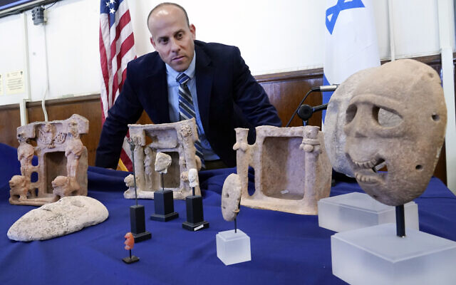 Looted artifacts seized from billionaire Steinhardt to return to Israel ... Looted artifacts seized from billionaire Steinhardt to return to Israel ...