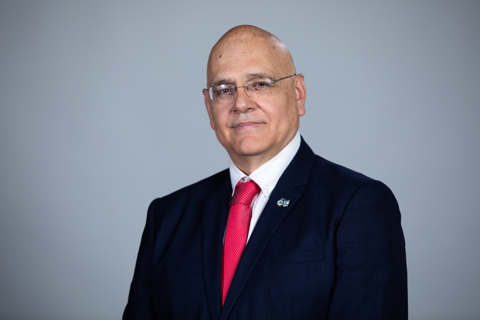 US-Israeli former cop busts into sabra sports and gets identity shock ...