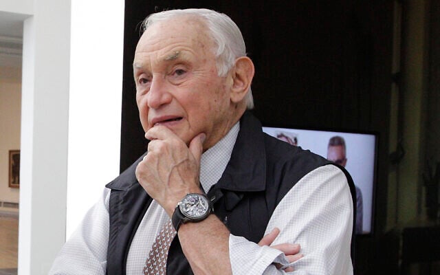 Les Wexner tells US Congress he was 'duped' by Epstein, 'a world-class ...