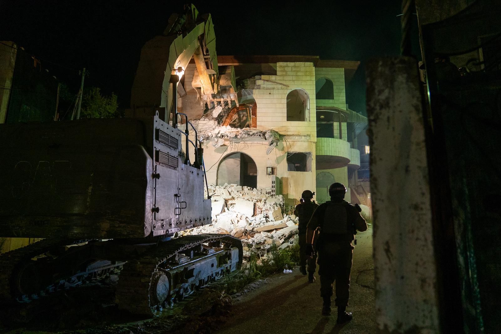 IDF demolishes homes of Palestinians charged with killing 3 in Elad ...