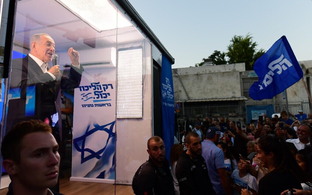 Netanyahu connects with supporters, one protective glass cage ...