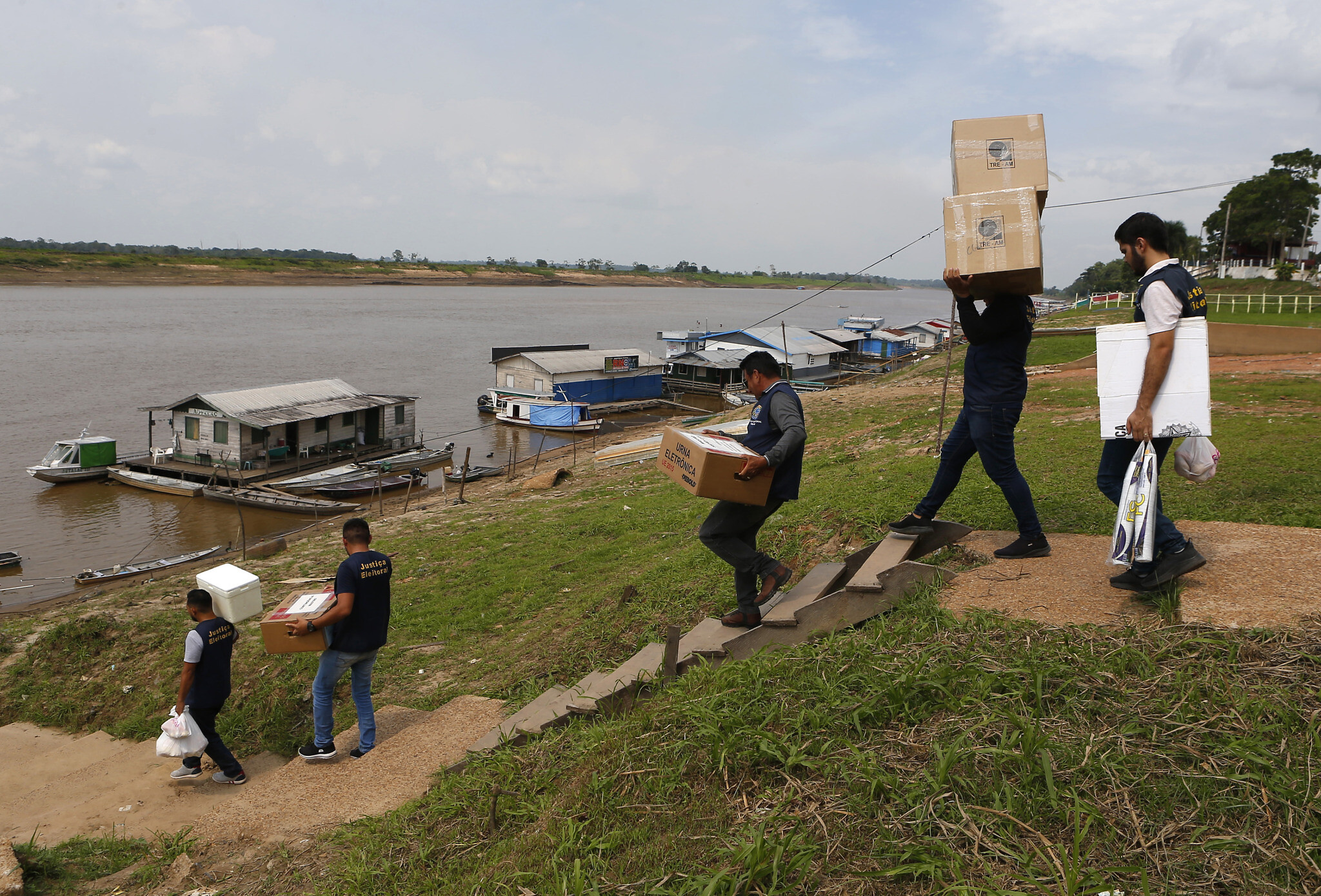Polls open in Brazil for polarizing Bolsonaro-Lula presidential runoff ... Polls open in Brazil for polarizing Bolsonaro-Lula presidential runoff ...