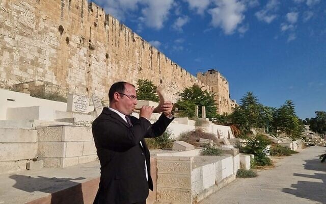 Report: Police chief says MK's shofar-blowing near flashpoint site ...