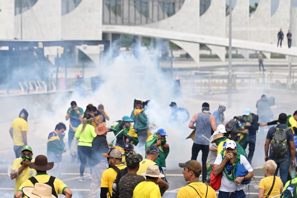 Pro-Bolsonaro protesters storm Brazil's Congress, Supreme Court ...