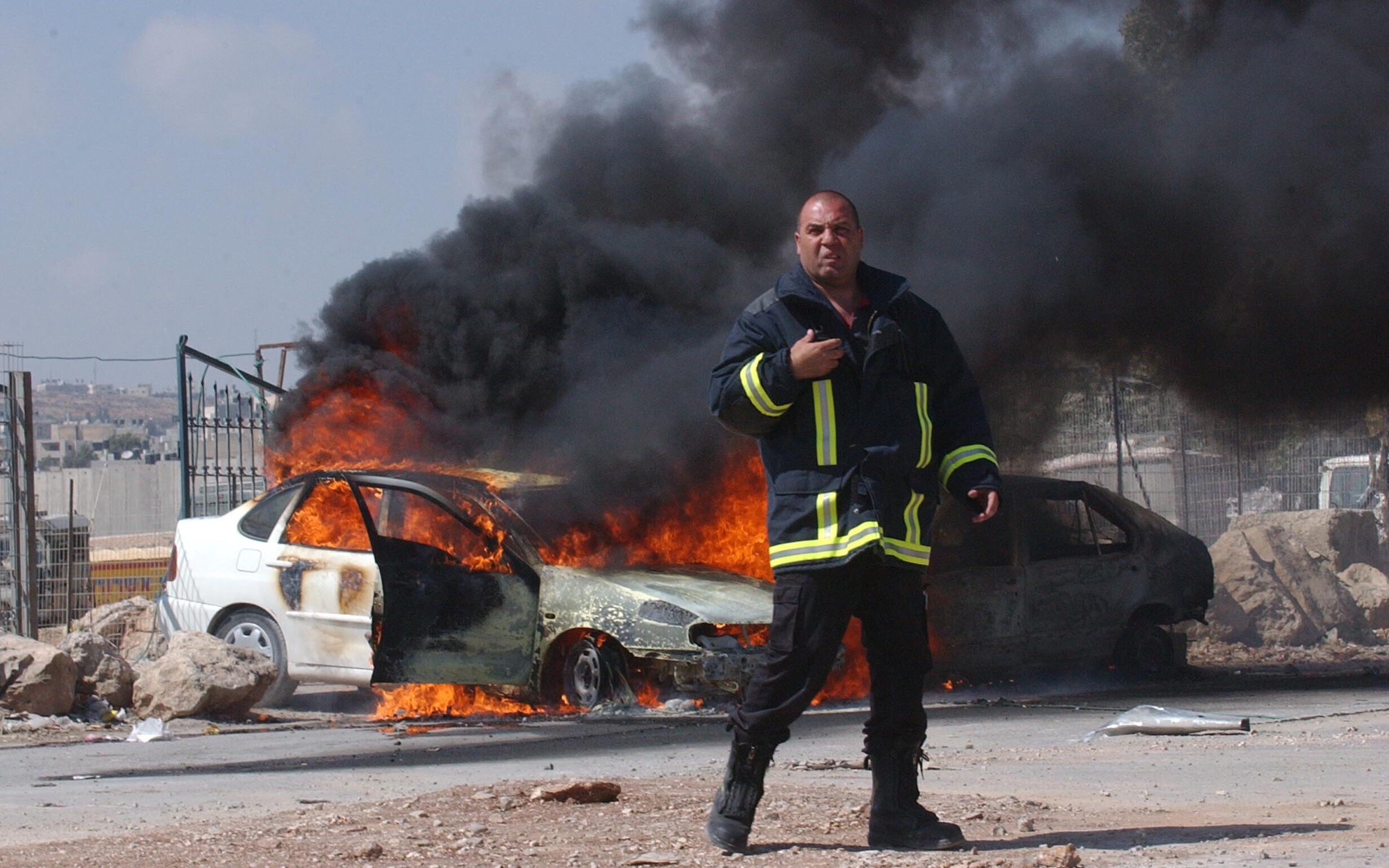 Prison guard probed for allegedly smuggling phones to terrorist behind ...