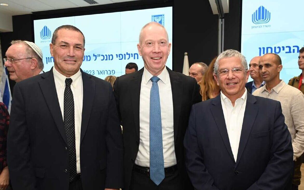 Former deputy IDF chief Eyal Zamir takes up post as Defense Ministry ...