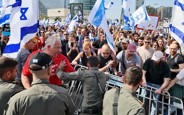 Police Use Stun Grenades Tear Gas To Disperse Tel Aviv Protesters