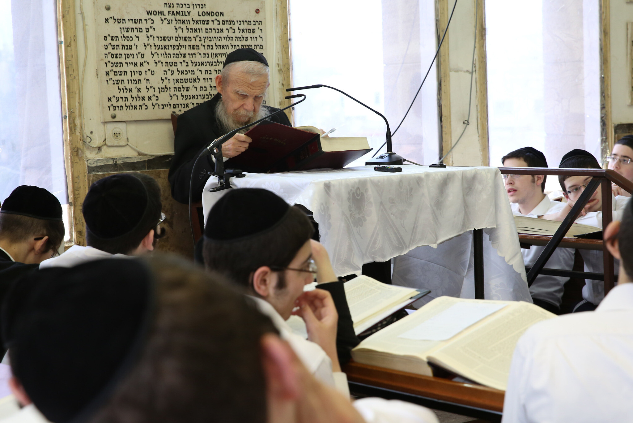 Rabbi Gershon Edelstein, an architect and guardian of Haredi-secular ...