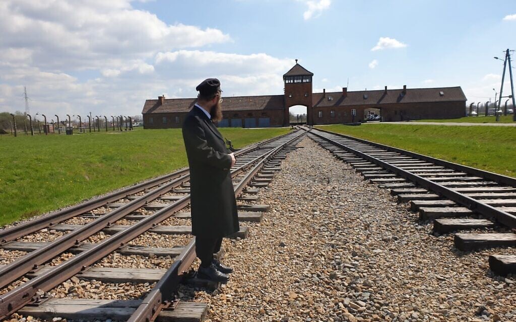 Haredi filmmakers bring Israelis to Auschwitz in virtual reality tour ...