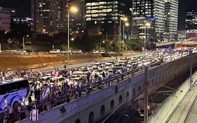 Police fail to gain control of main anti-overhaul protest, as Tel Aviv ...