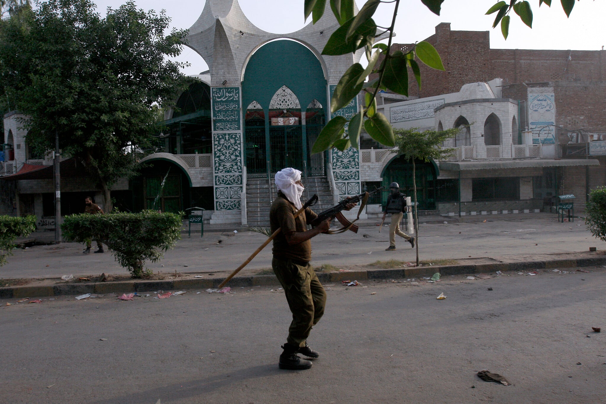 Muslim mobs burn churches in Pakistan after accusing Christians of ...
