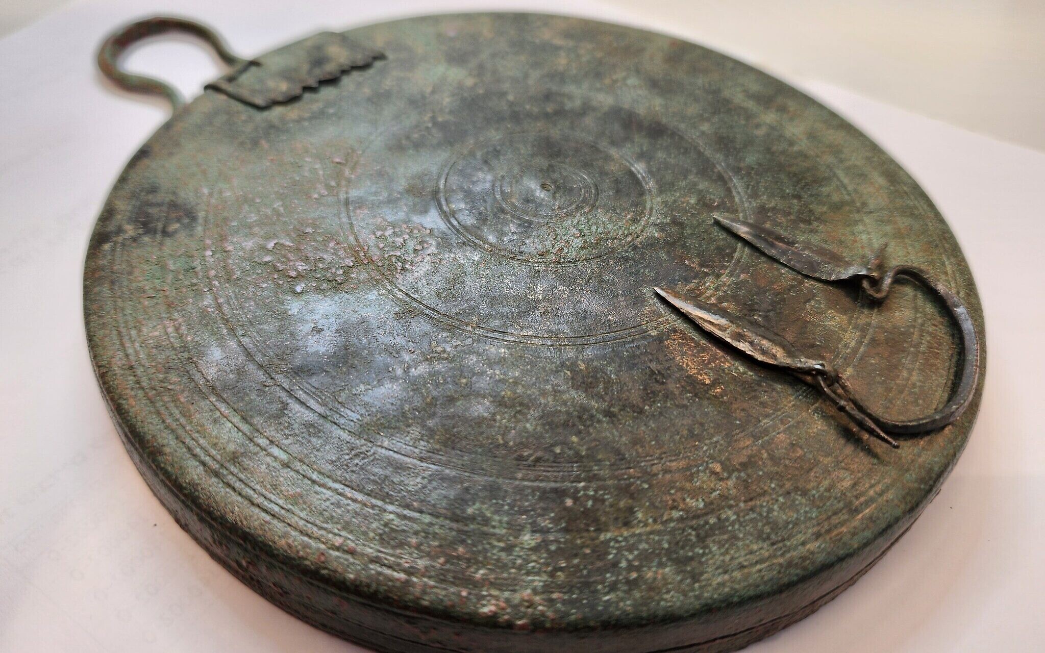 Rare bronze mirror found in 2,300-year-old grave of Greek courtesan in ...