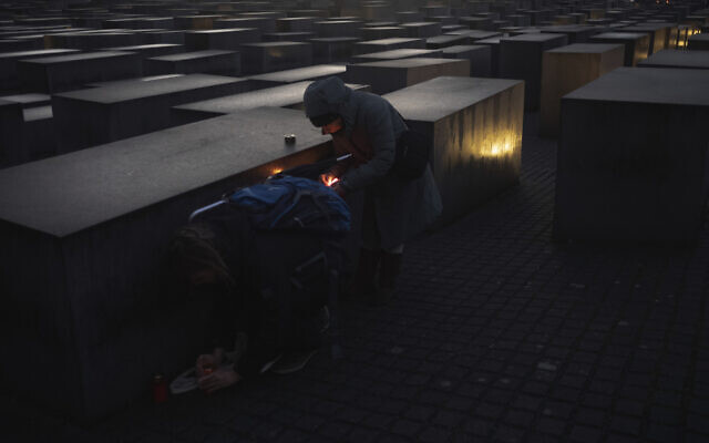 On Holocaust Remembrance Day, Germany's Scholz warns of antisemitism ...