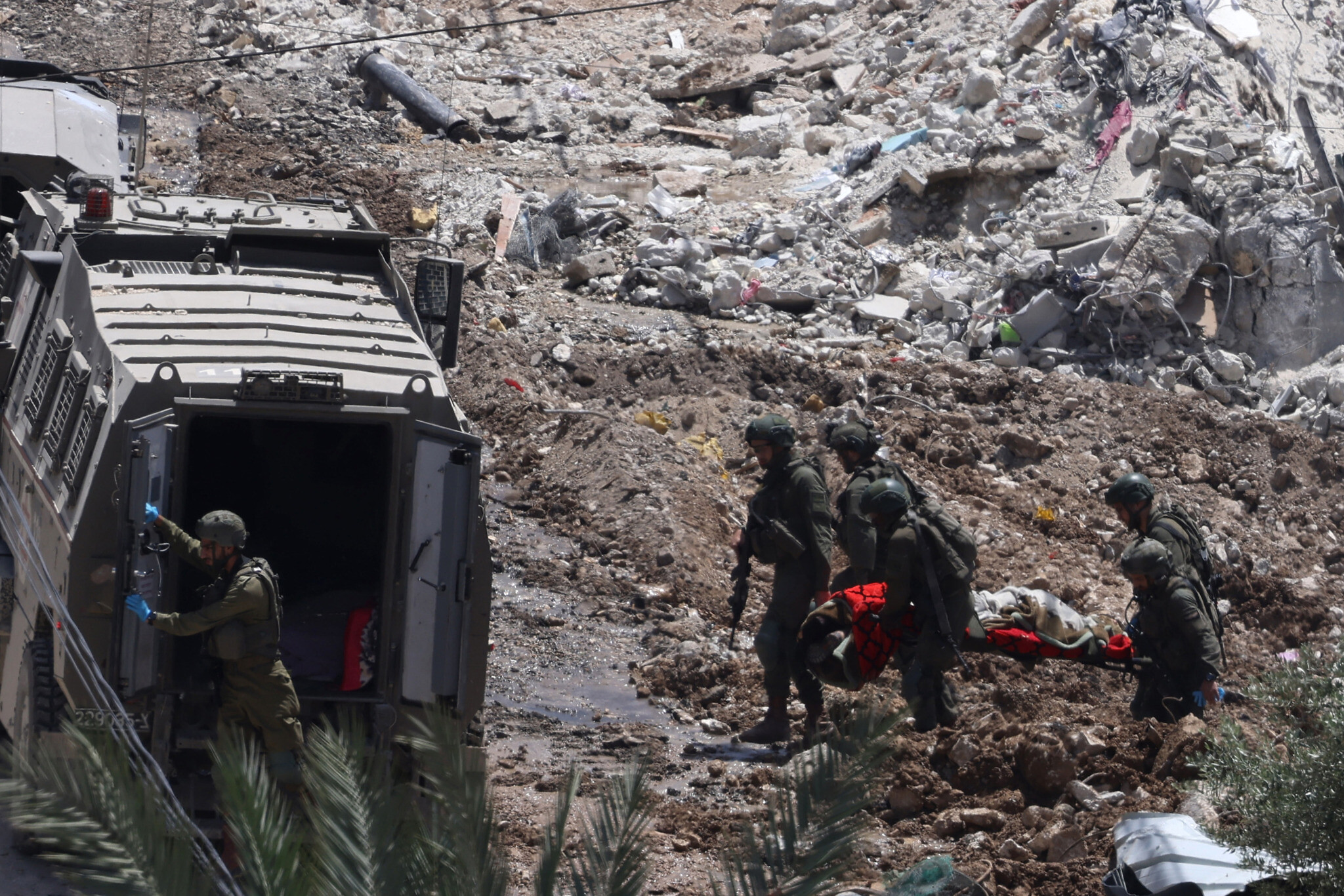 5 Palestinian gunmen killed, Israeli officer seriously hurt in 12-hour ...
