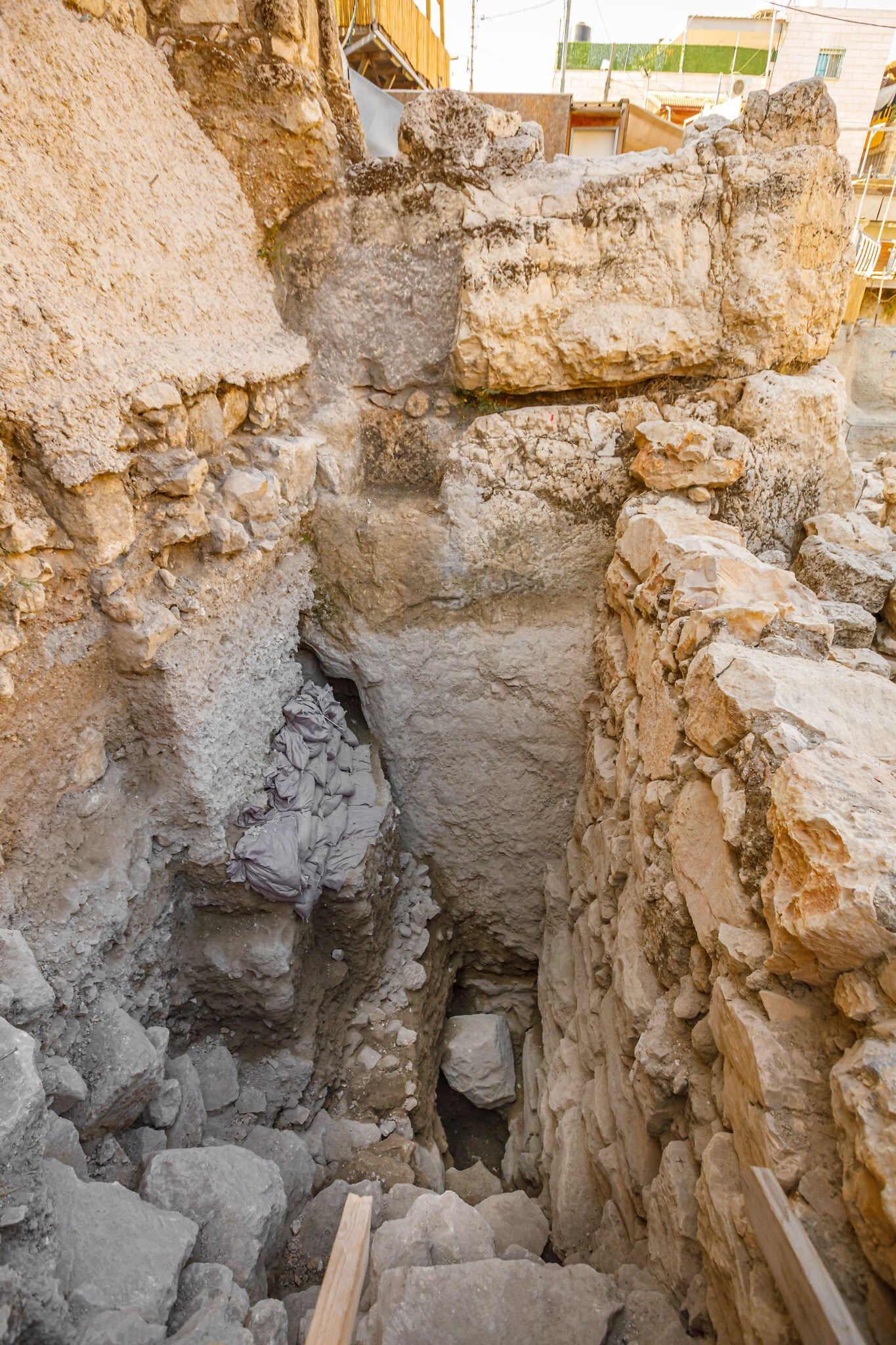 Solving mystery, archaeologists find vast moat that protected Jerusalem ...