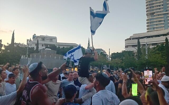 Hundreds of right-wing activists hold protest prayer service in Tel ...