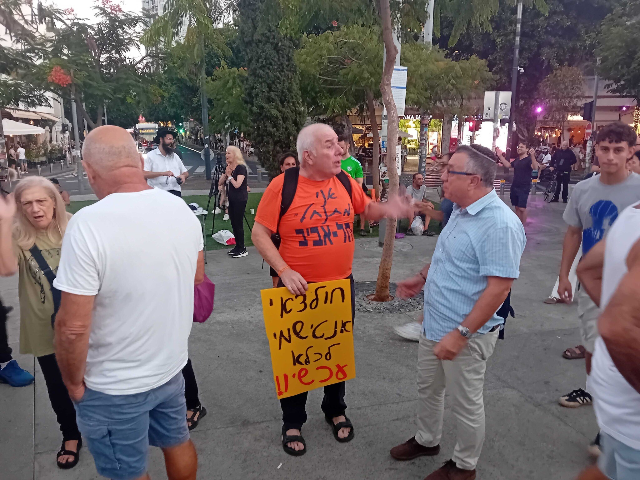 Hundreds of right-wing activists hold protest prayer service in Tel ...