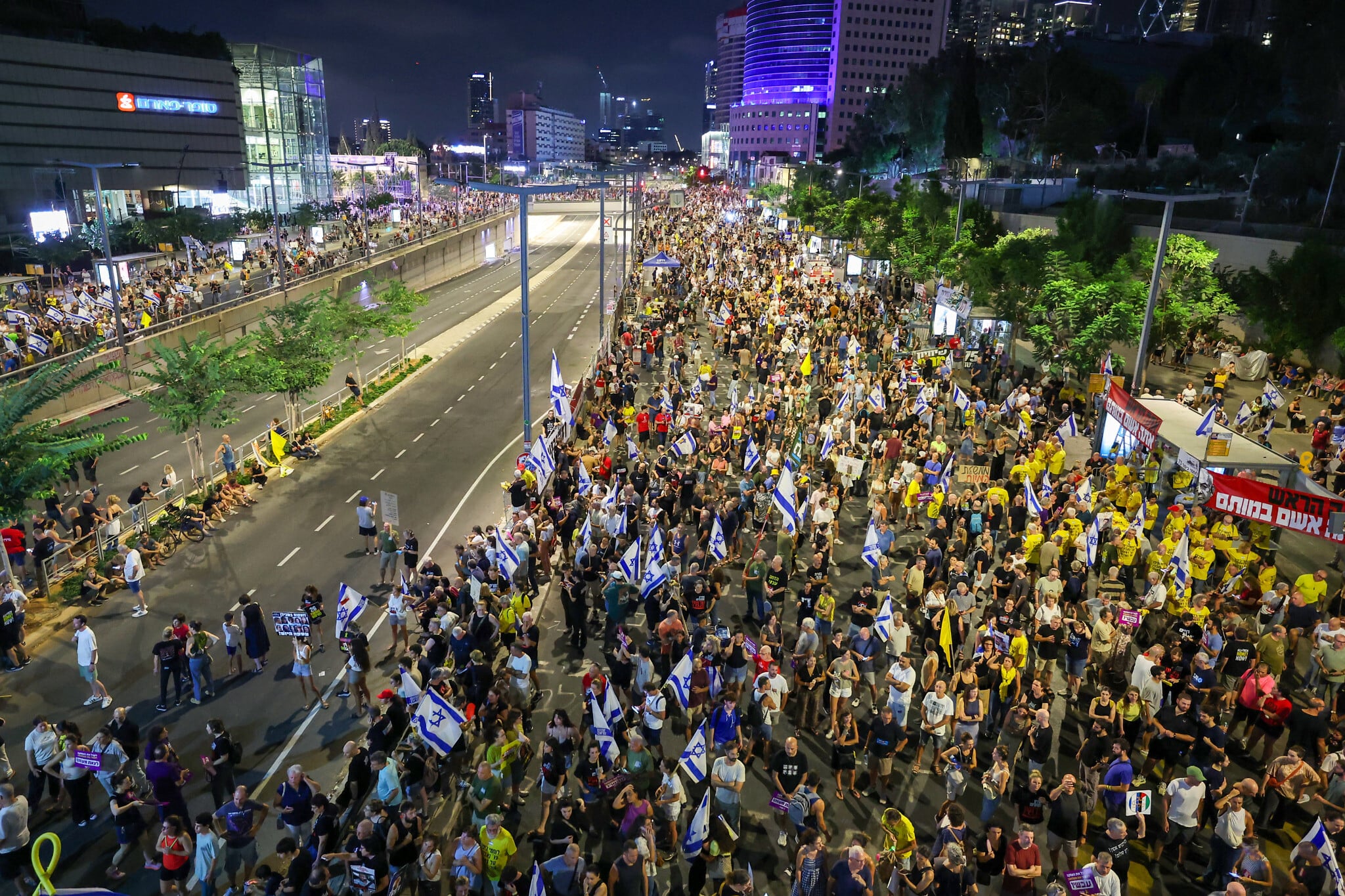 Organizers claim largest-ever rally in Tel Aviv as calls for hostage ...