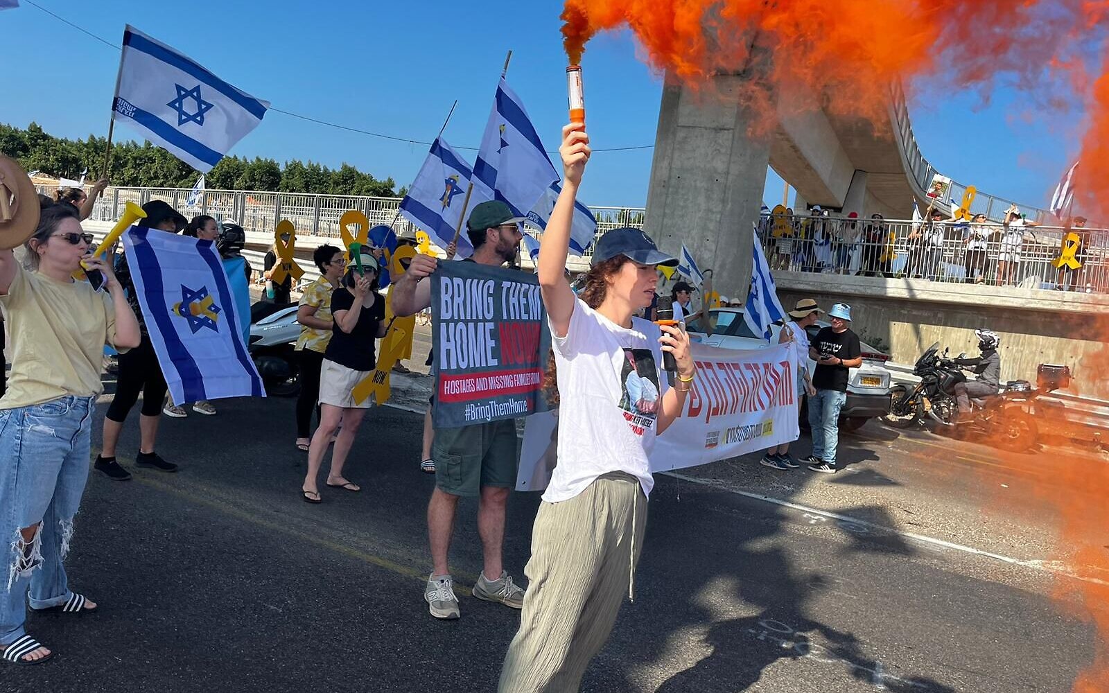 Released hostage Erez Calderon, 12, issues video plea for captive dad's ...