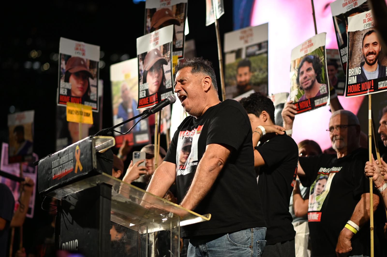 Tens of thousands protest, blaming government for failing to free Gaza ...
