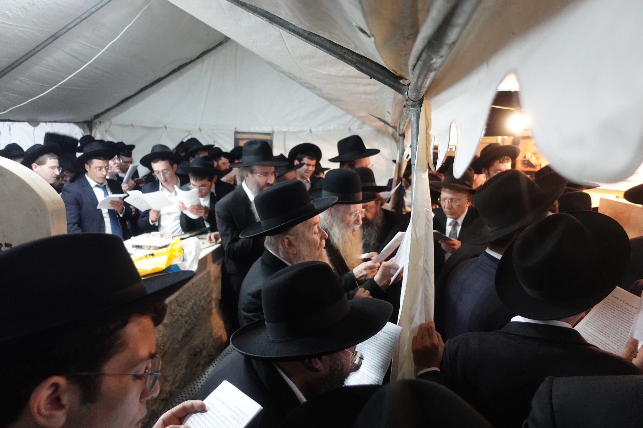 Thousands are flocking to the grave of a Haredi leader. His former aide ...