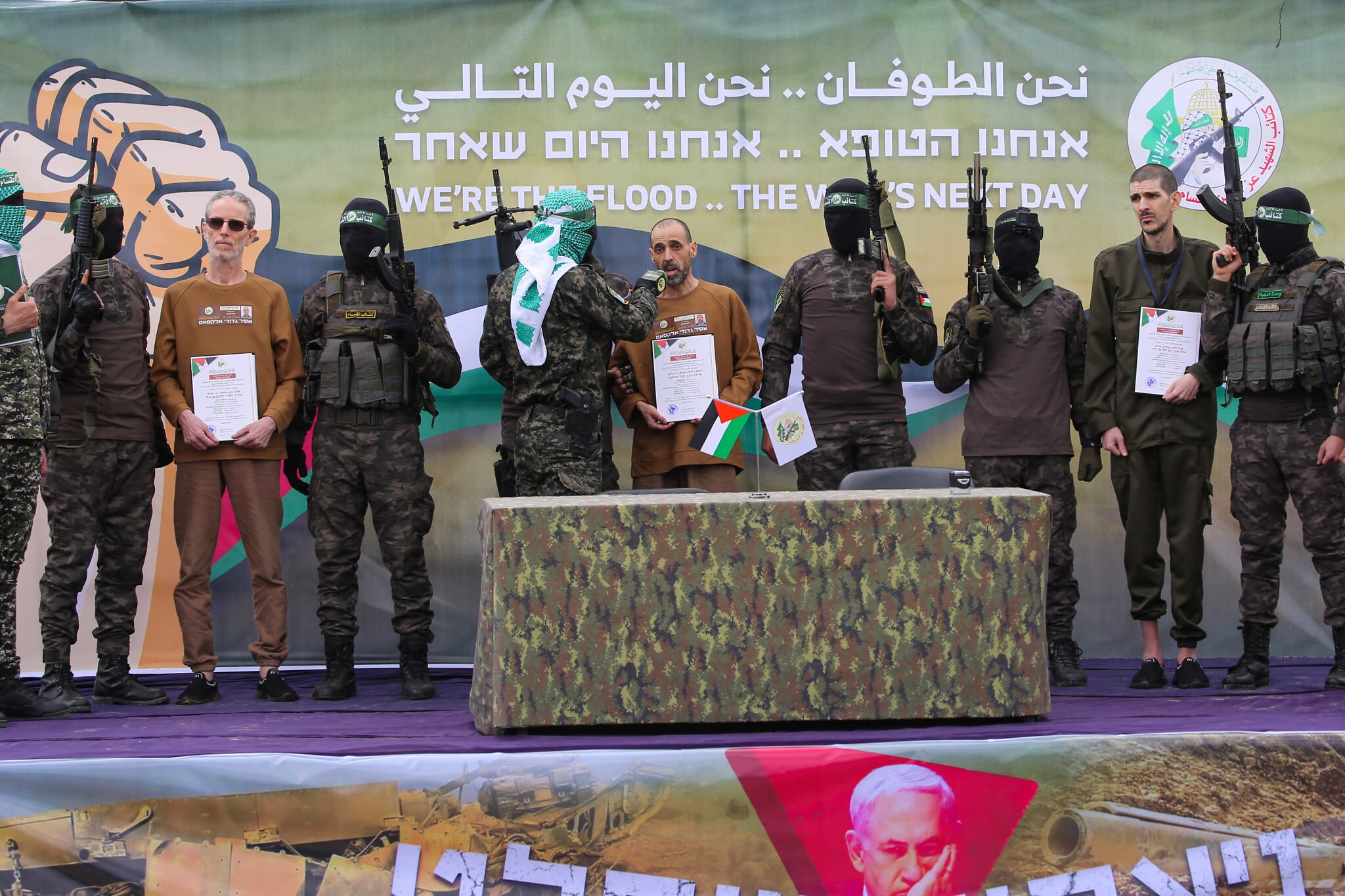 Ministers call to destroy Hamas after hostages return looking like ...