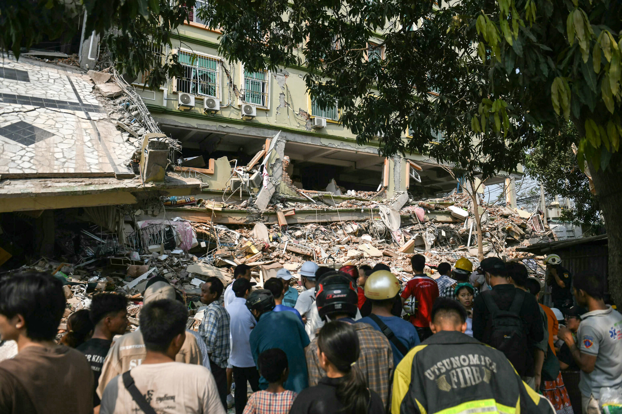 Myanmar earthquake death toll jumps to over 1,600 as more bodies ...