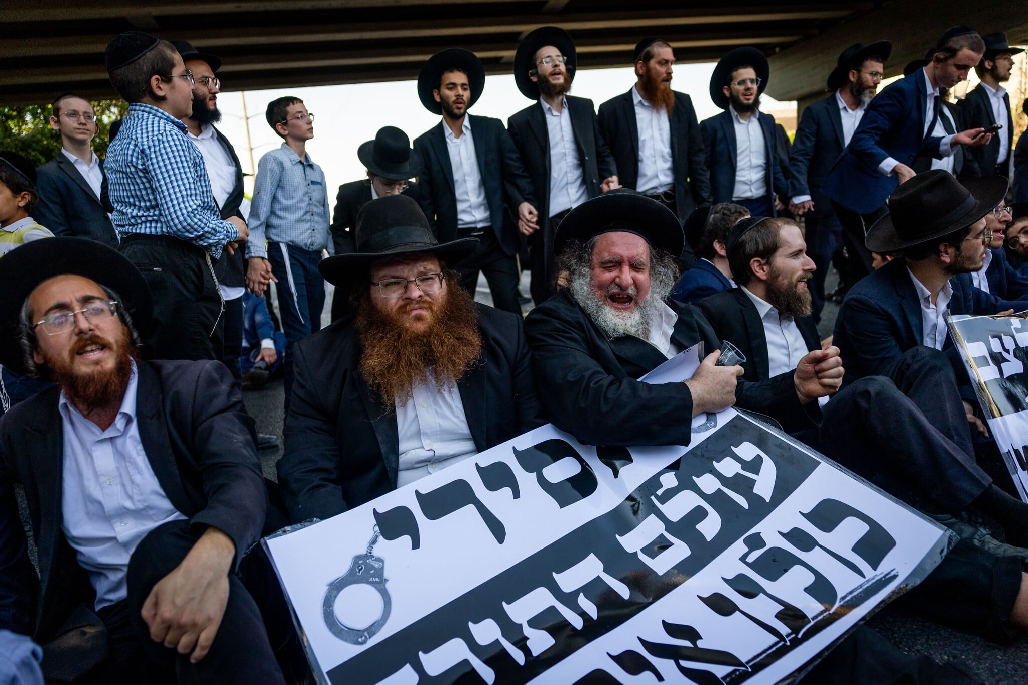 Top Shas rabbis pan party leader Deri as Haredi draft exemption bill ...