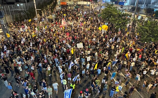 At Tel Aviv protest, killed hostage's mother says government 'chose to ...