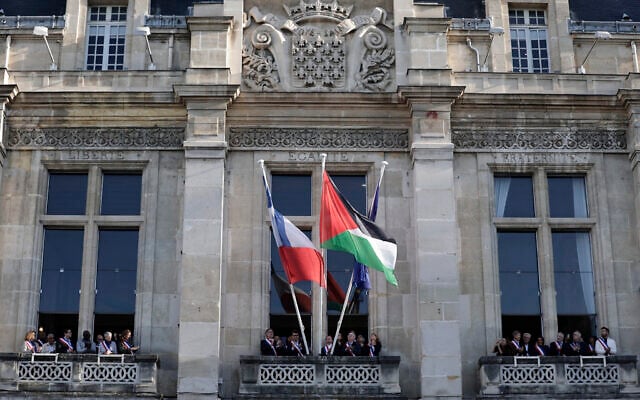 Defying government, French town halls fly Palestinian flags to mark ...