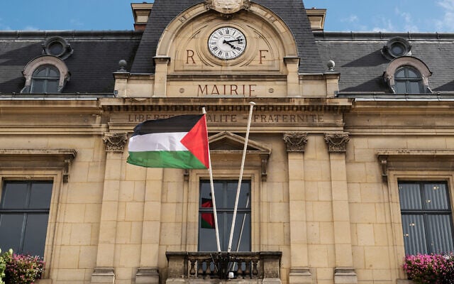 Over 80 French towns wave Palestinian flag, flouting government ...