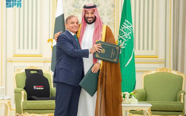 Saudi Arabia signs mutual defense pact with nuclear-armed Pakistan ...