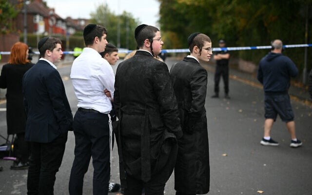 Manchester rabbi hailed as hero for barricading synagogue door amid ...
