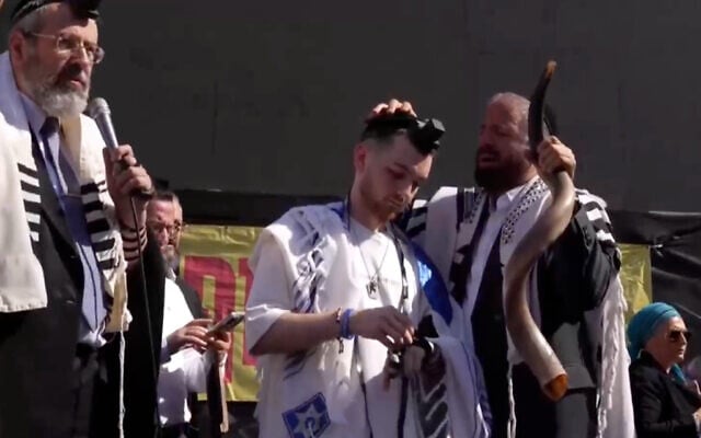 Former captive Bar Kuperstein and his father lay tefillin at Hostages ...