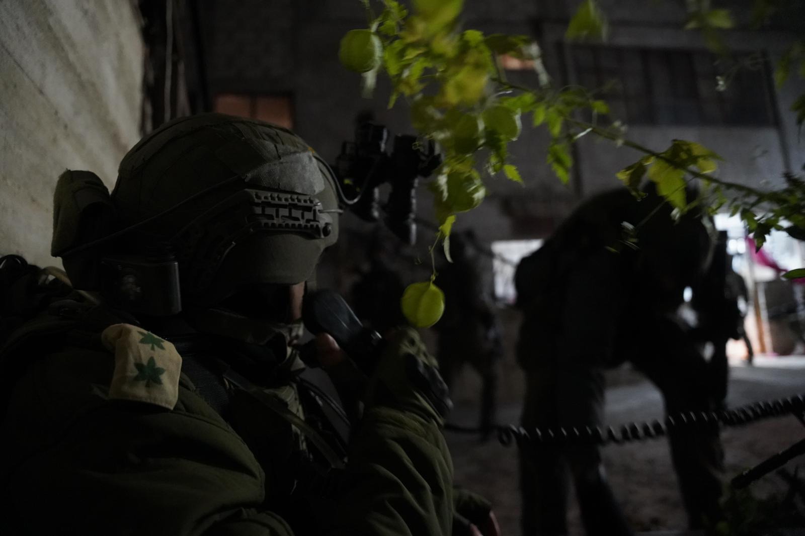 Six soldiers hurt in gun battle as IDF detains terror suspects in ...